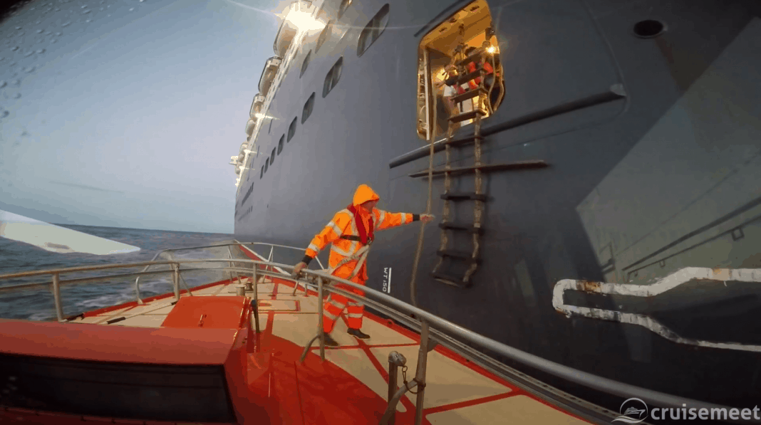 Watch as harbour pilots disembark Queen Mary 2 safely